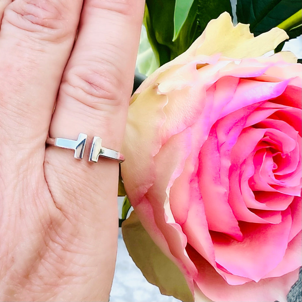 18kt White Gold T ring by Tiffany Co. 66mint Fine Estate Jewelry